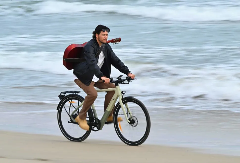 Ado meets the urban brief with folders and full size commuter e-bikes ...