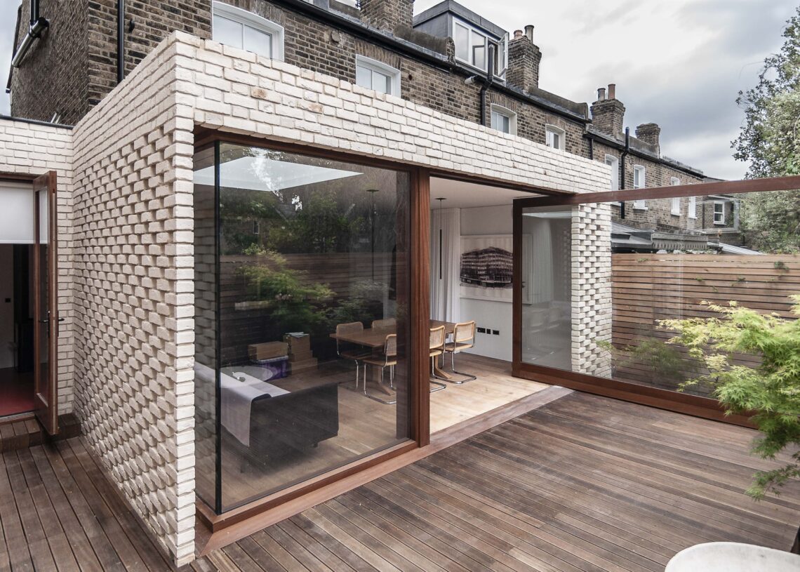 Brick Screen House - AJ Buildings Library