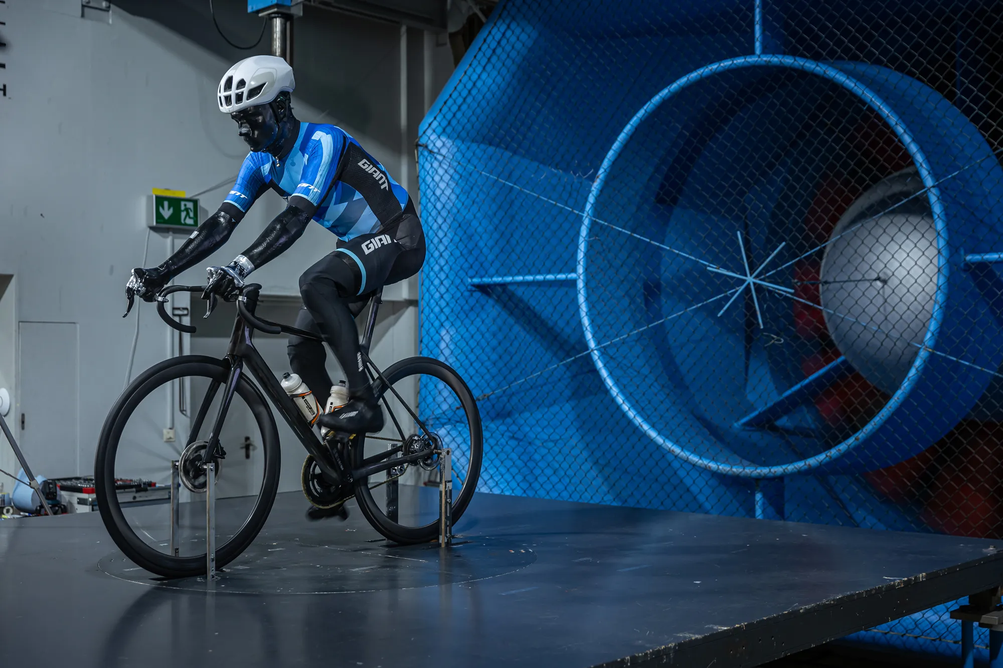 New gen Giant TCR gets lighter, stiffer, more aero and hides cables ...